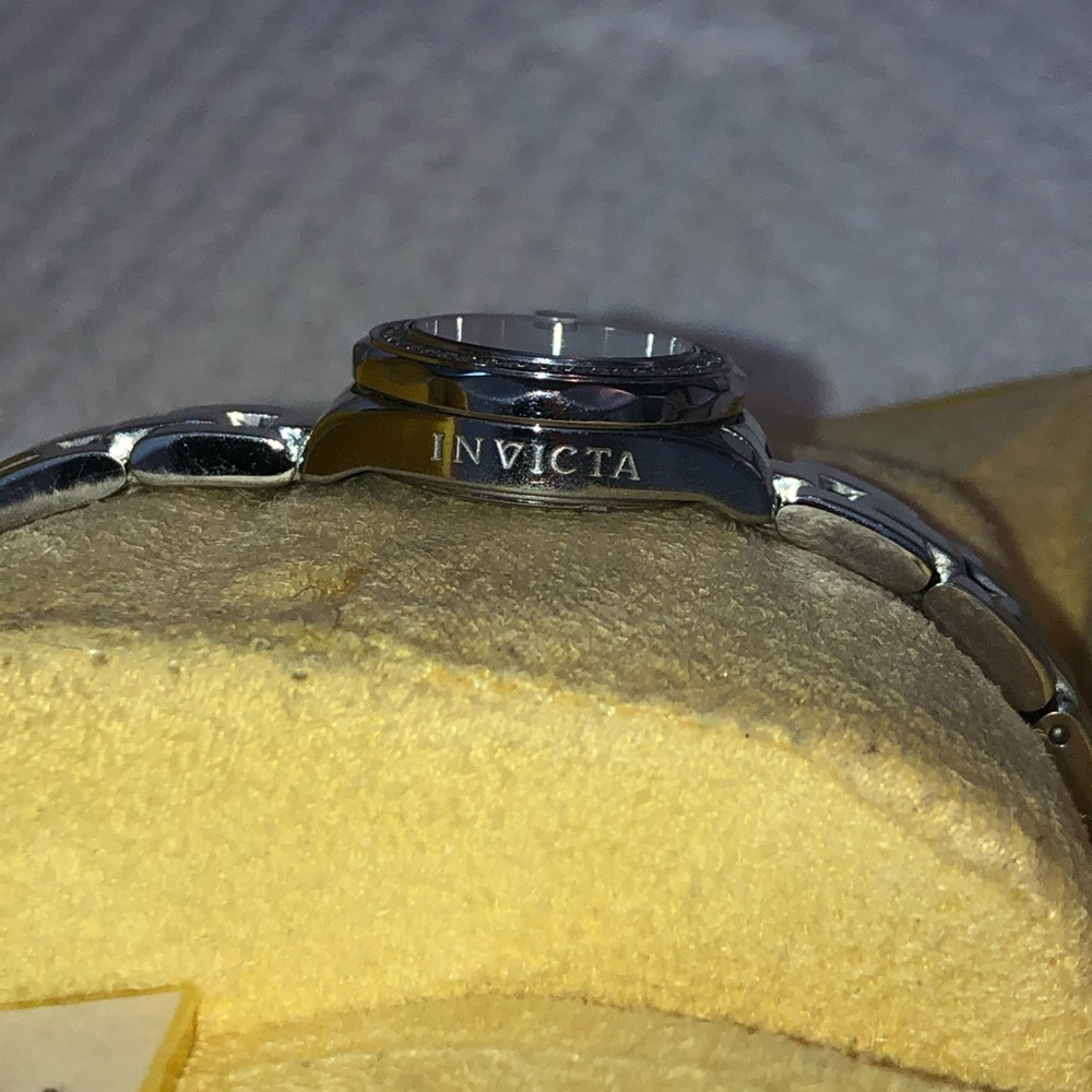Beautiful Invicta Diamond Bezel Ss Watch - Gem